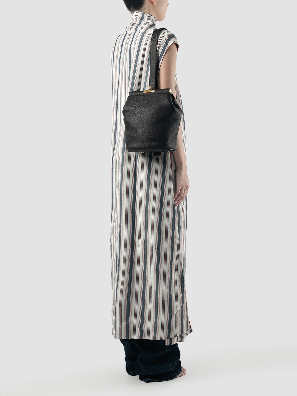 Black Lowa leather shoulder bag – PILLAR